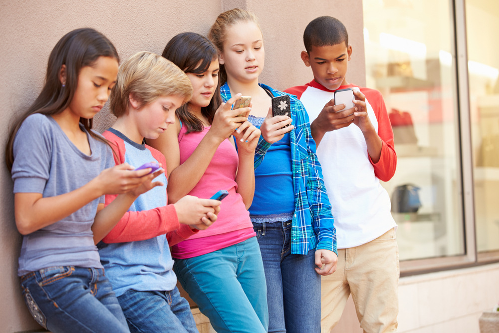 4 Important Cell Phone Safety Tips for Kids